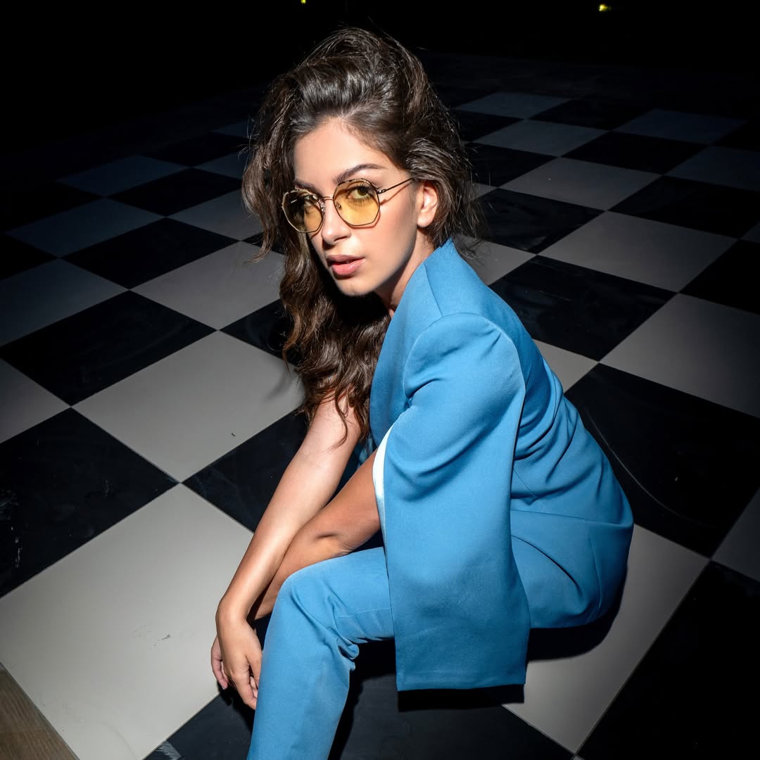 Woman – Hyperlight Optics®